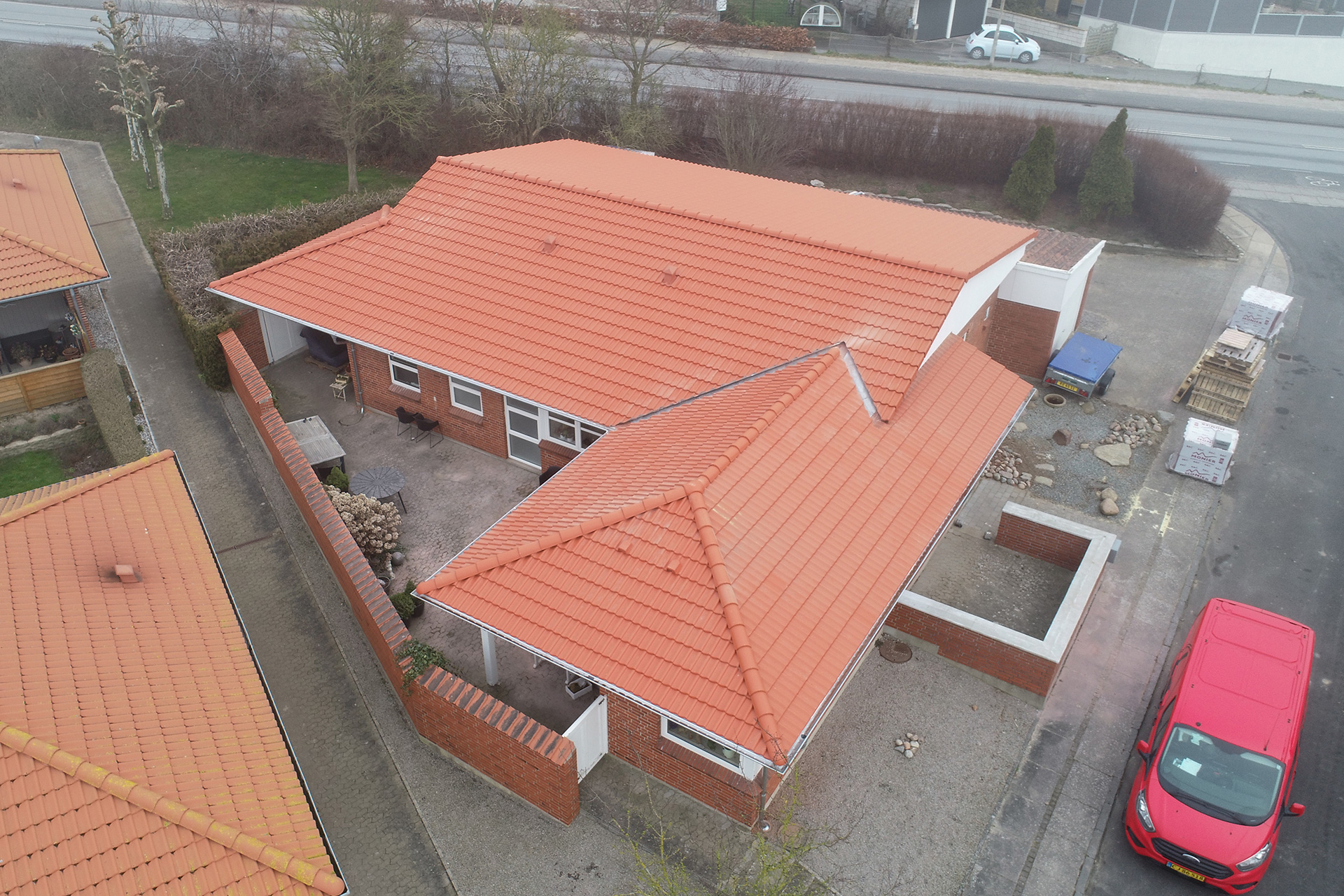 Betontag til parcelhus med valmet tag - LB Tag